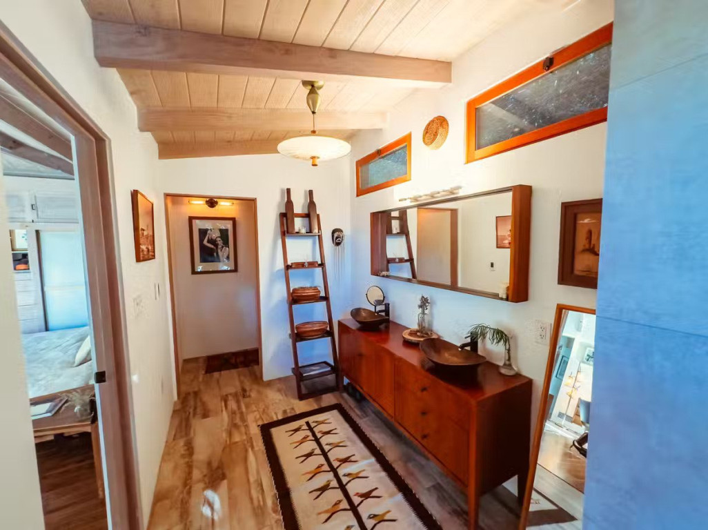 Midcentury Haven for Creatives | Beverly Glen, Beverly Hills ...