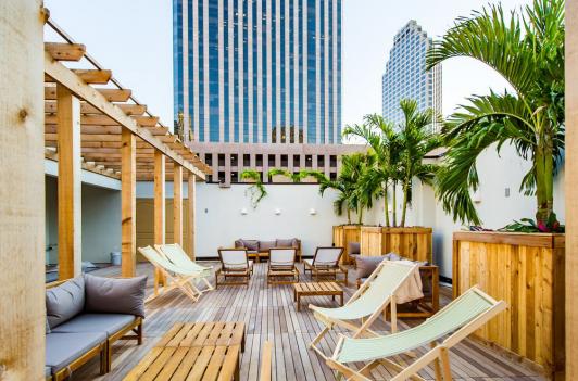 Top 20 Rooftop Bars in America for Outdoor Drinks | Venue Report